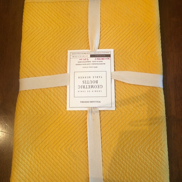 Williams Sonoma | Dining | William Sonoma Geometric Boutis Table Runner ...
